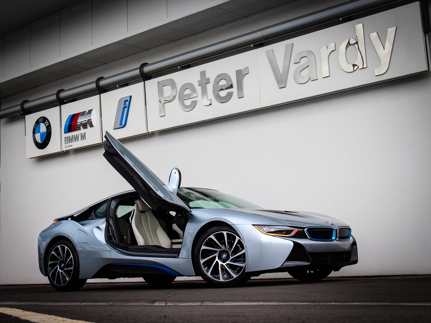 Peter Vardy Group adds BMWi to Edinburgh and opens new JLR showroom ...