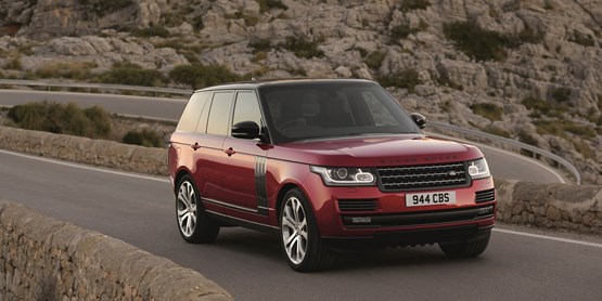 Land Rover updates Range Rover with semi-autonomous tech and a 550bhp ...