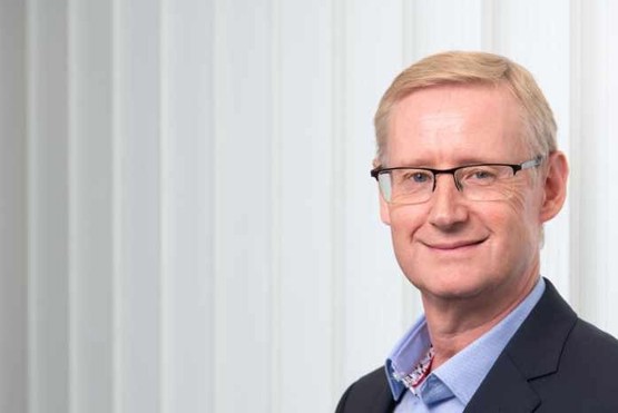 JLR boss's public apology as 5,000 owners' cars are off road awaiting ...