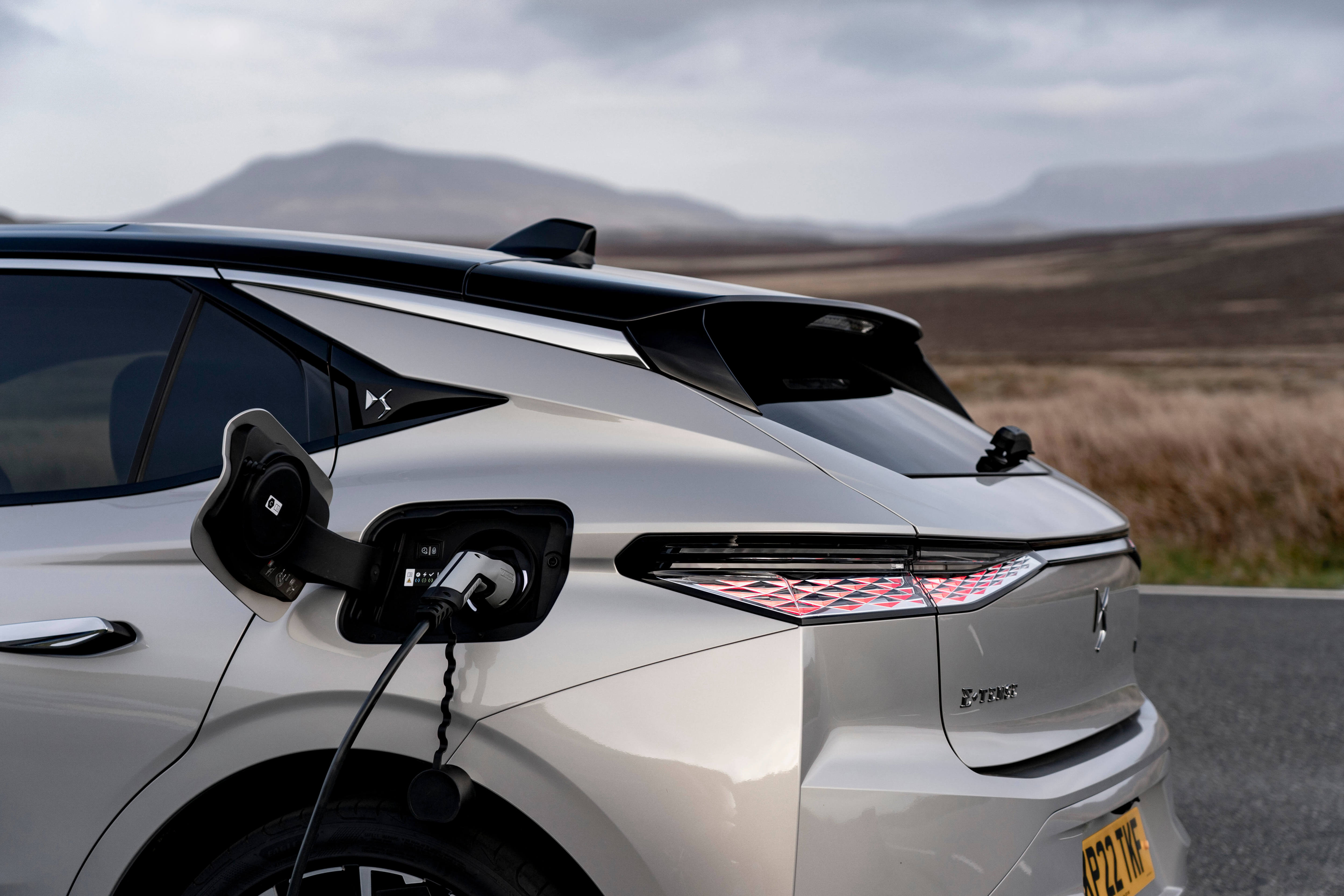 Electric drivers feel ‘less stressed’ behind the wheel, survey finds ...