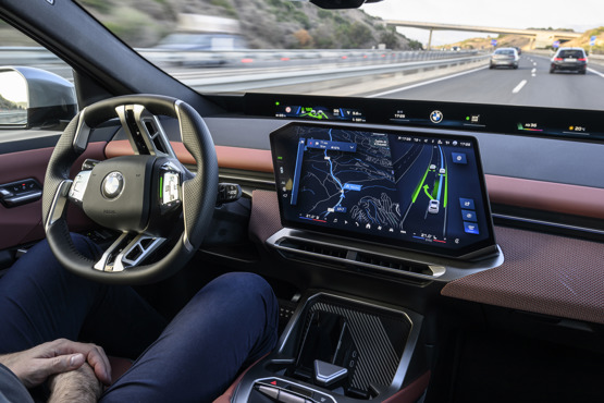 BMW brings Motorway Assistant to UK drivers | Manufacturer News