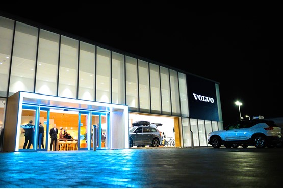 Triathletes host Stoneacre Volvo showroom launch in Sheffield | AM-online